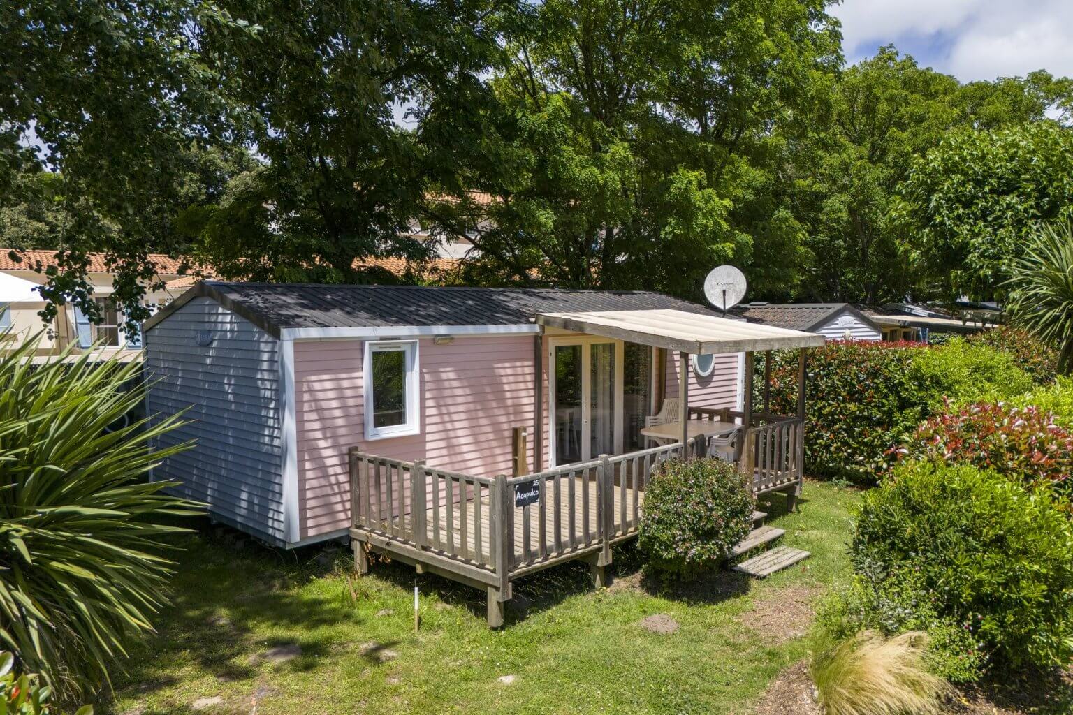 2 bedrooms - mobile home rental near royan. Walking distance to the beach.